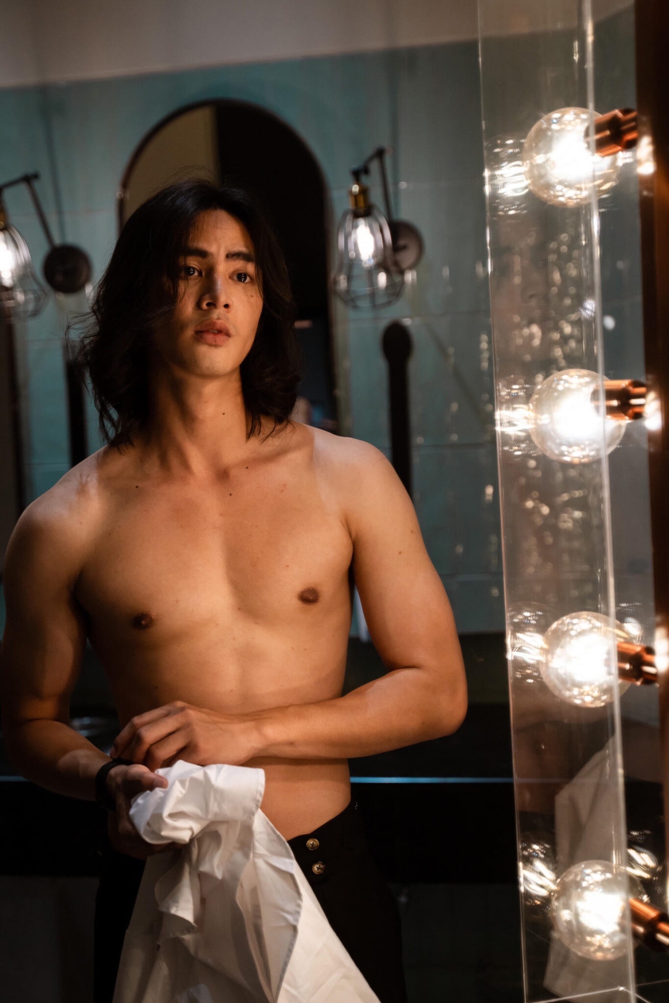 タイ人俳優アイス・パーヌワット、長髪からのイメージチェンジ | タイランドハイパーリンクス：Thai Hyper