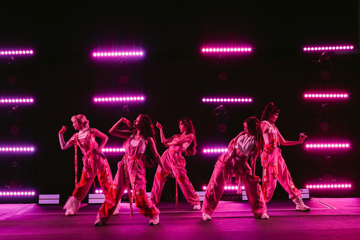 G’NEST初のガールズグループ「VIIS」の正式デビューステージ[VIIS Barbie (Oops! Oops!) Debut ...