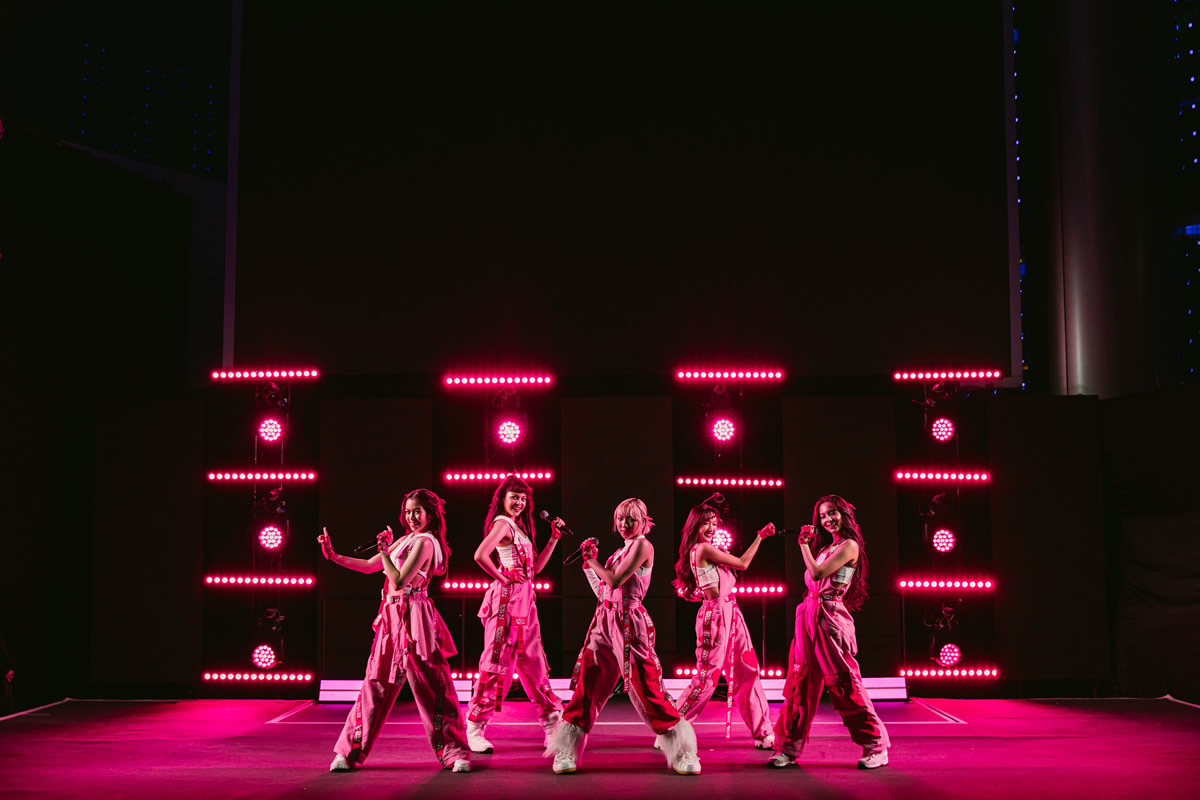 G’NEST初のガールズグループ「VIIS」の正式デビューステージ[VIIS Barbie (Oops! Oops!) Debut ...